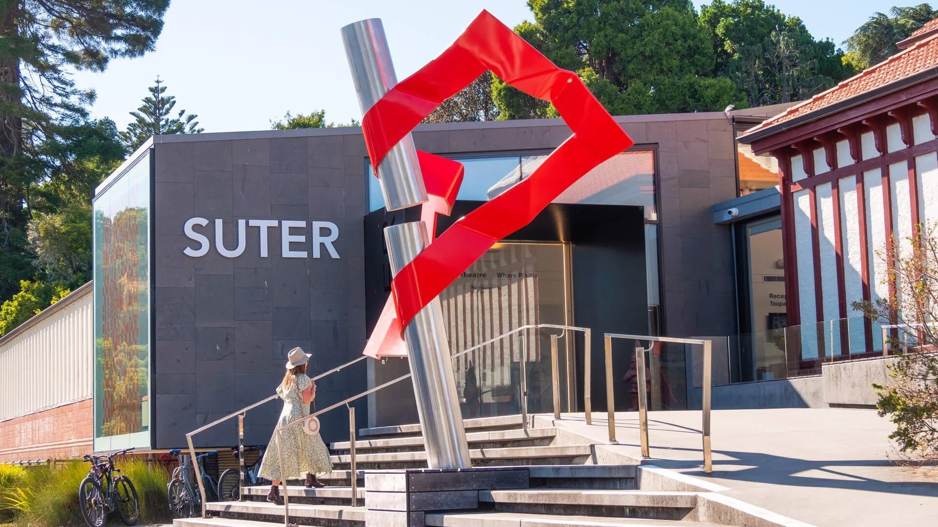 Art and Artisan Experiences in Nelson: Galleries, Street Art & More